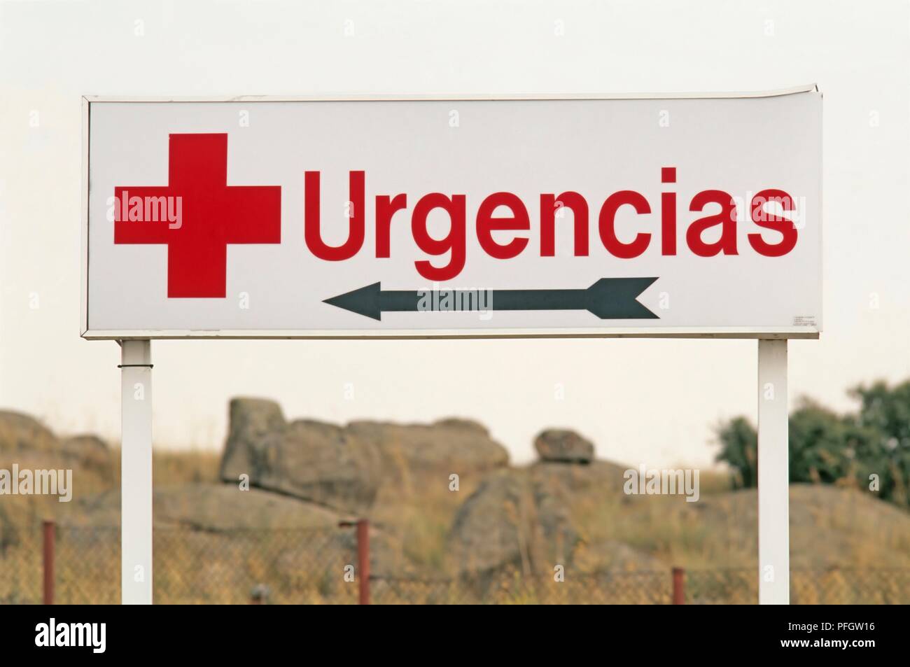 Red cross at the centre hi-res stock photography and images - Alamy