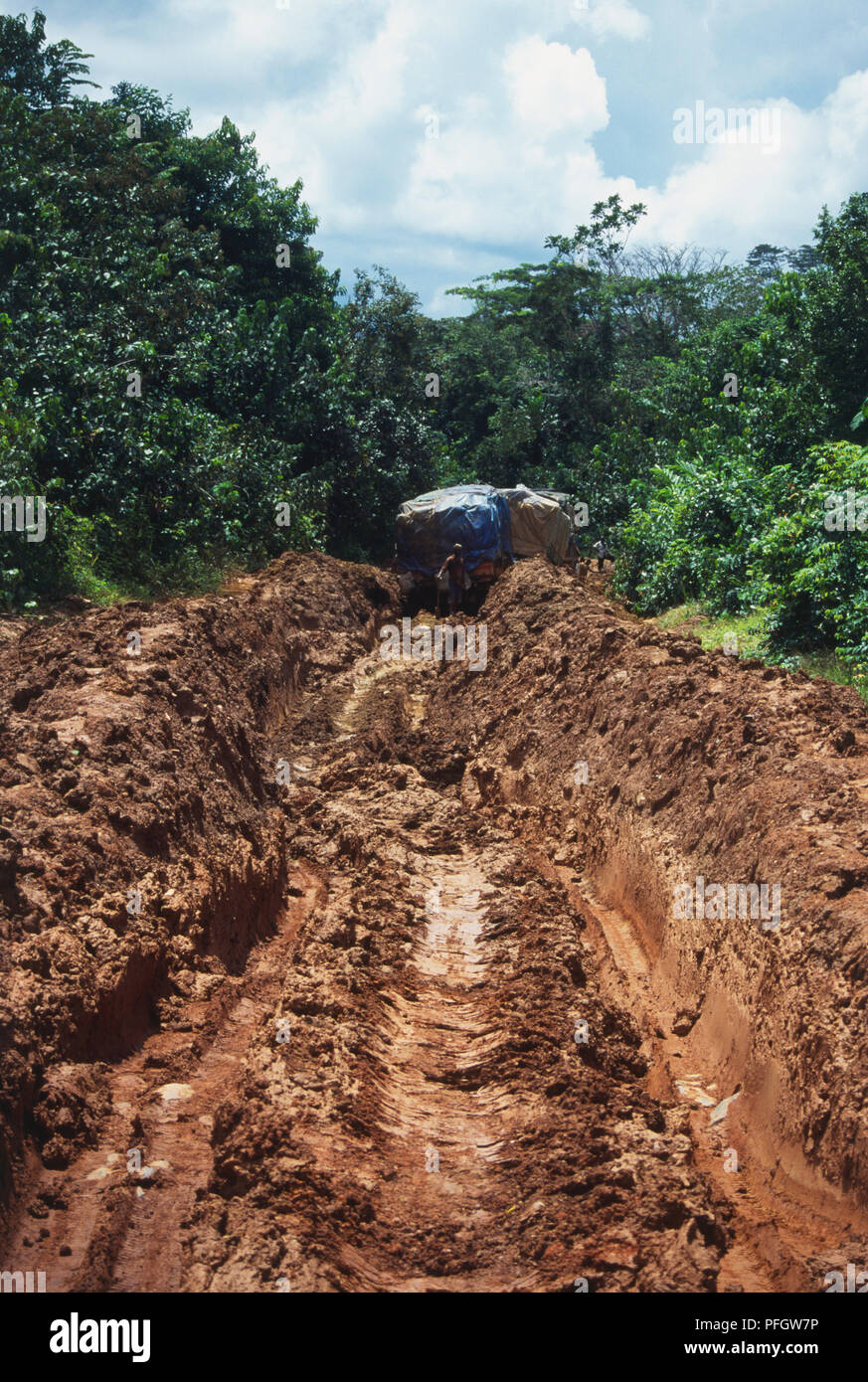 Car stuck in mud muddy hi-res stock photography and images - Alamy
