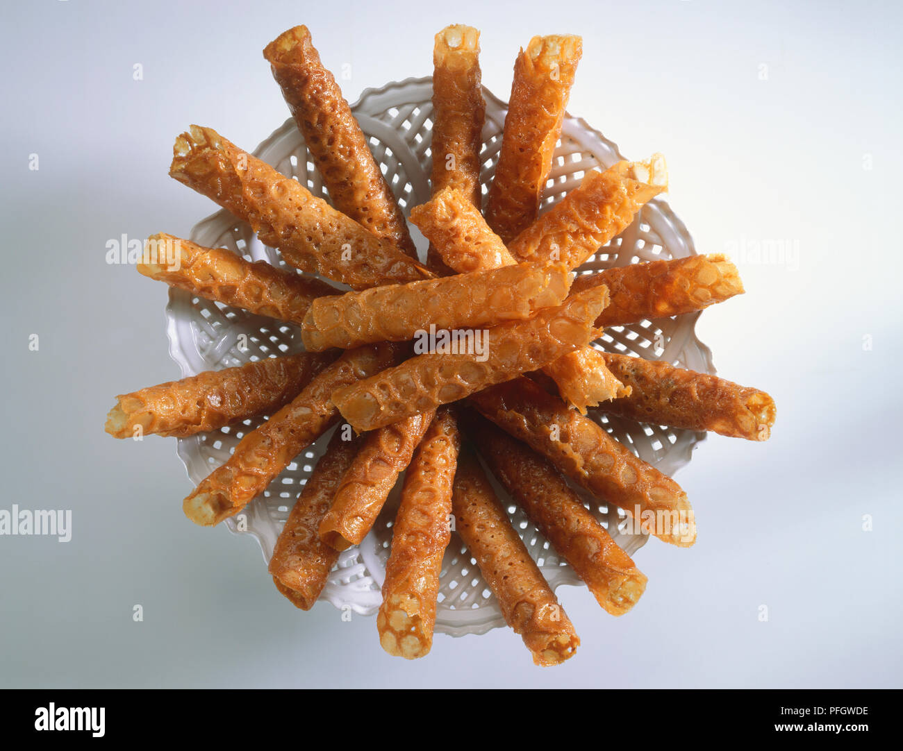 Brandy snap biscuit hi-res stock photography and images - Alamy
