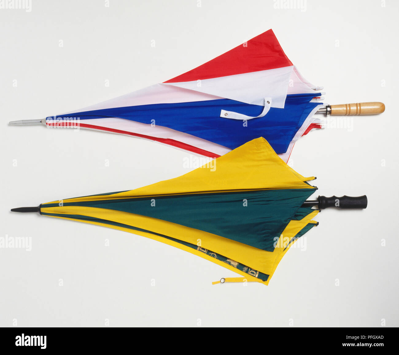 Golf umbrellas hi-res stock photography and images - Alamy