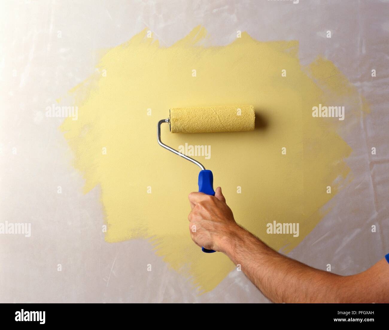 Applying paint on wall hi-res stock photography and images - Alamy