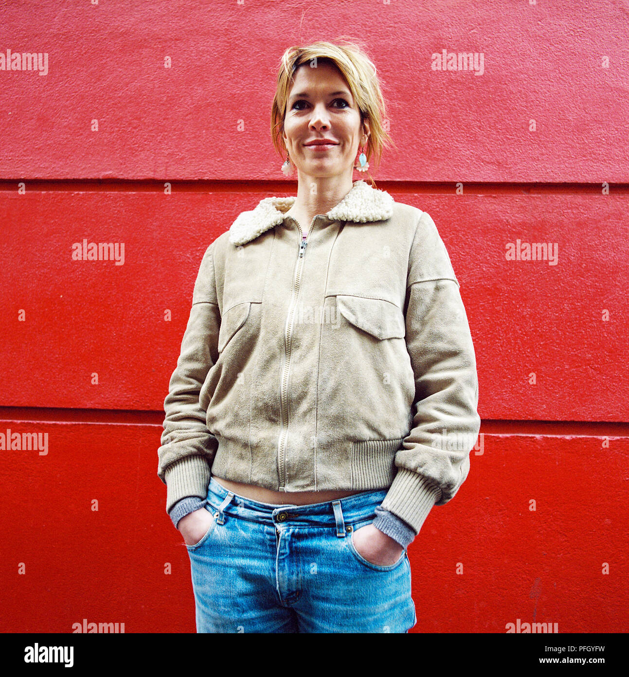 Julia davis actress hi-res stock photography and images - Alamy