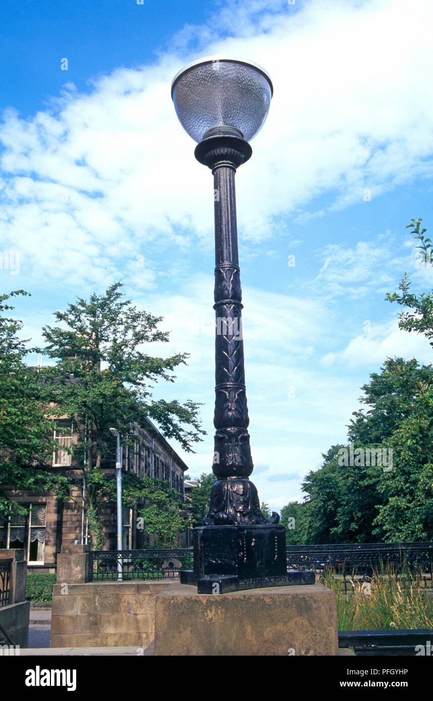 Great Britain, Scotland, Glasgow, Great Western Terrace, street light ...