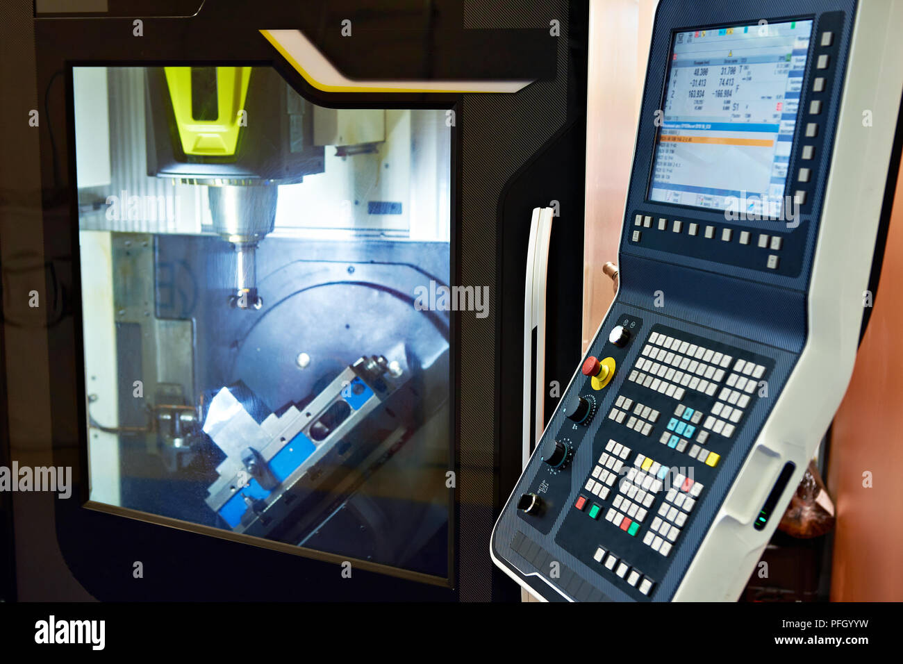 Modern universal CNC milling machine Stock Photo - Alamy