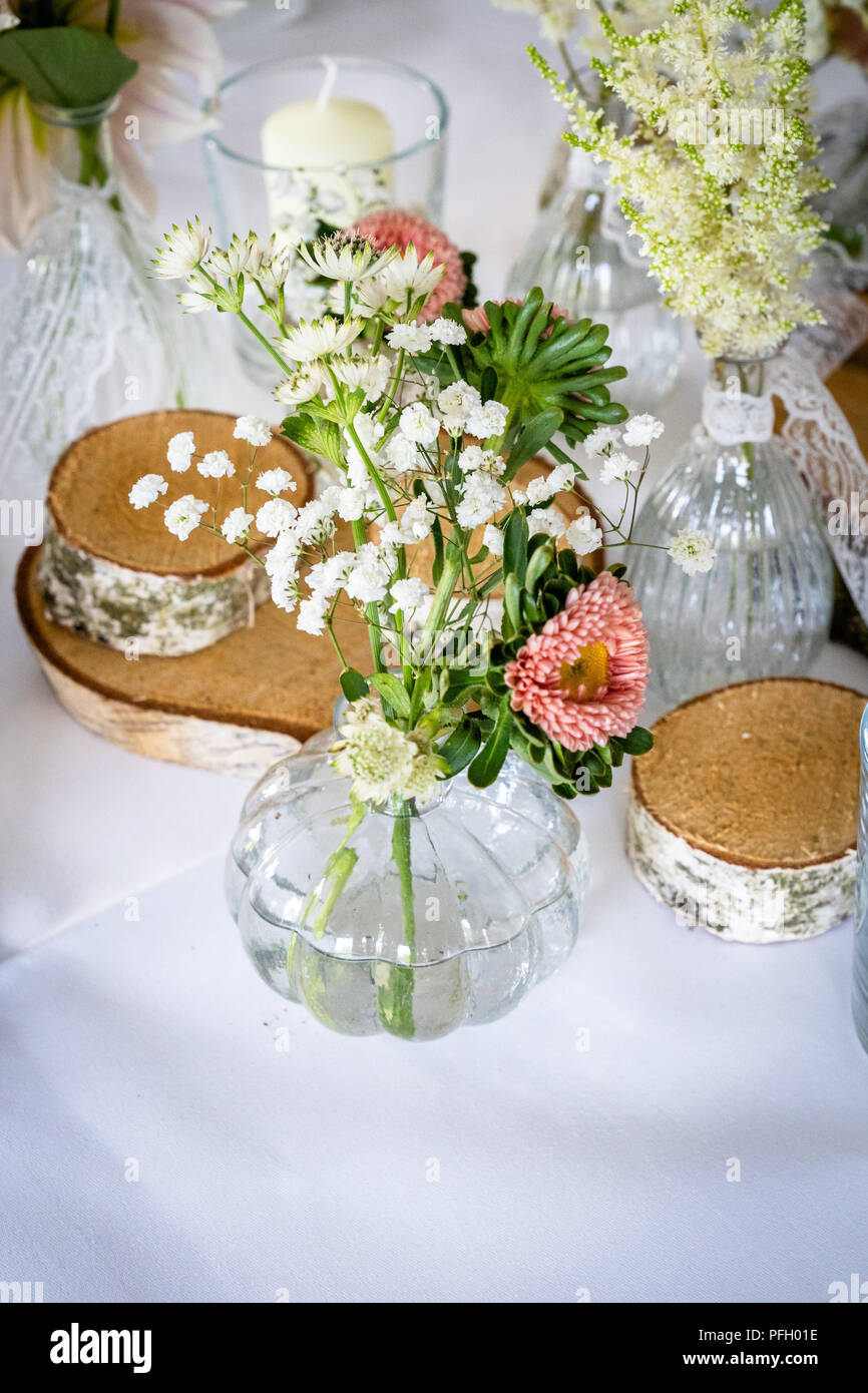 Hand Made Wedding Decoration, flowers, wood Stock Photo - Alamy