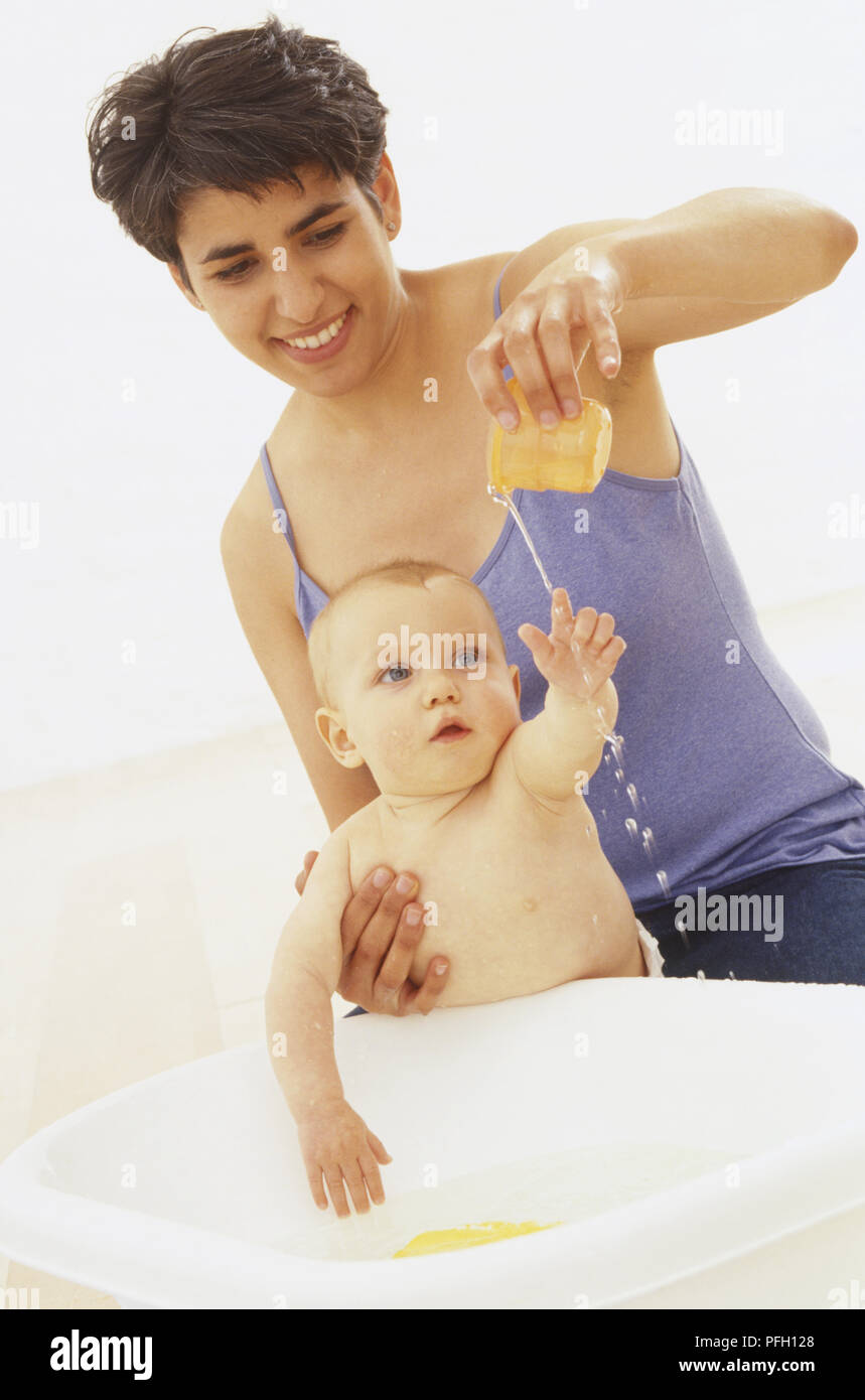 Child pouring water into a cup hi-res stock photography and images - Alamy