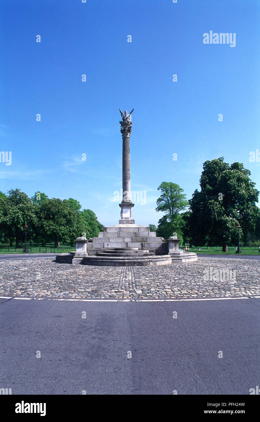 Ireland, Dublin, the phoenix column marking the site of the Fionn Uisce ...