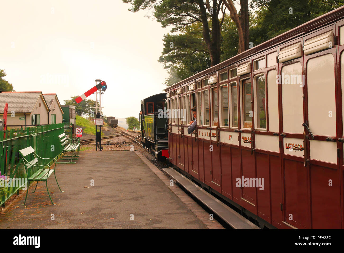 Woody bay railway station hi-res stock photography and images - Alamy