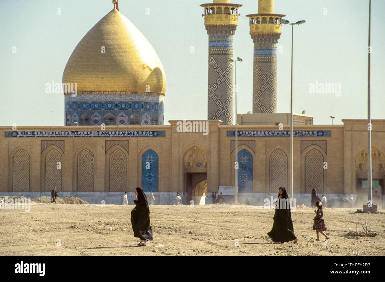 The entrance to the Shi'a Islamic Shrine in Karbala Stock Photo - Alamy