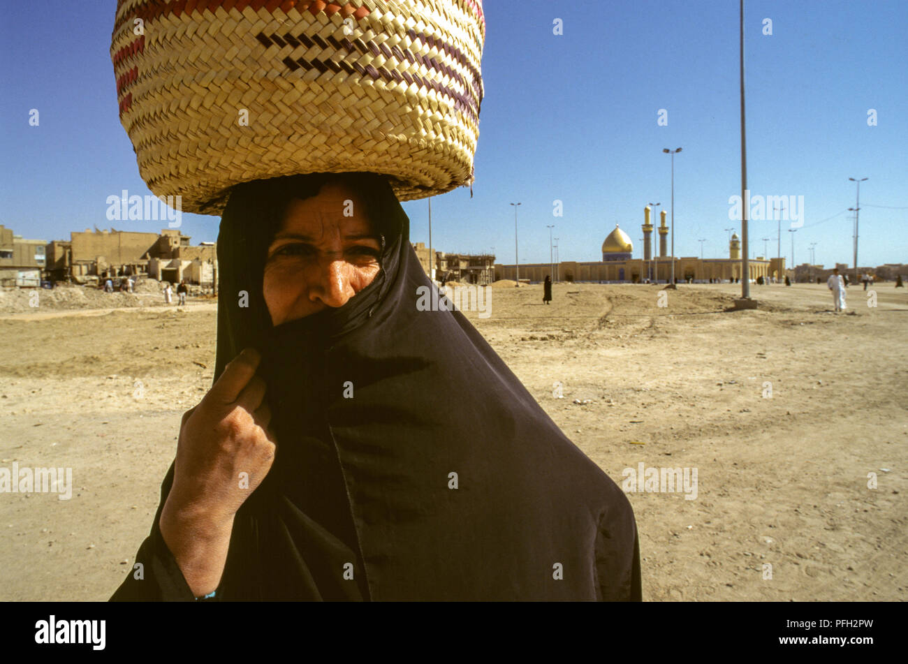 The entrance to the Shi'a Islamic Shrine in Karbala Stock Photo - Alamy