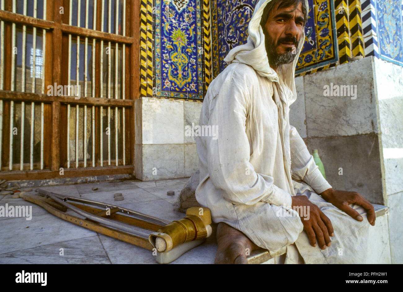 The entrance to the Shi'a Islamic Shrine in Karbala Stock Photo - Alamy