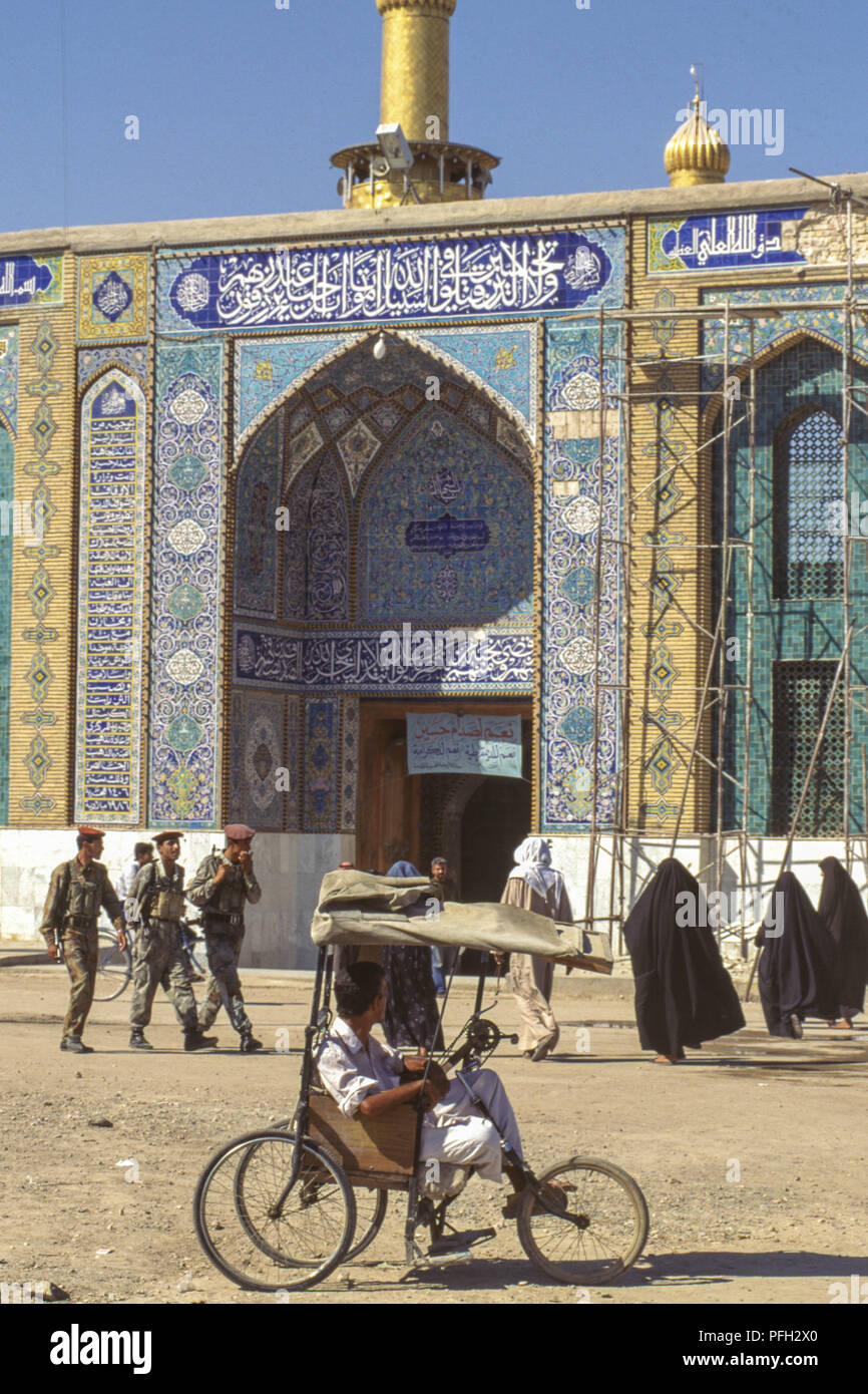 Iraq karbala shrine imam hussein hi-res stock photography and images ...