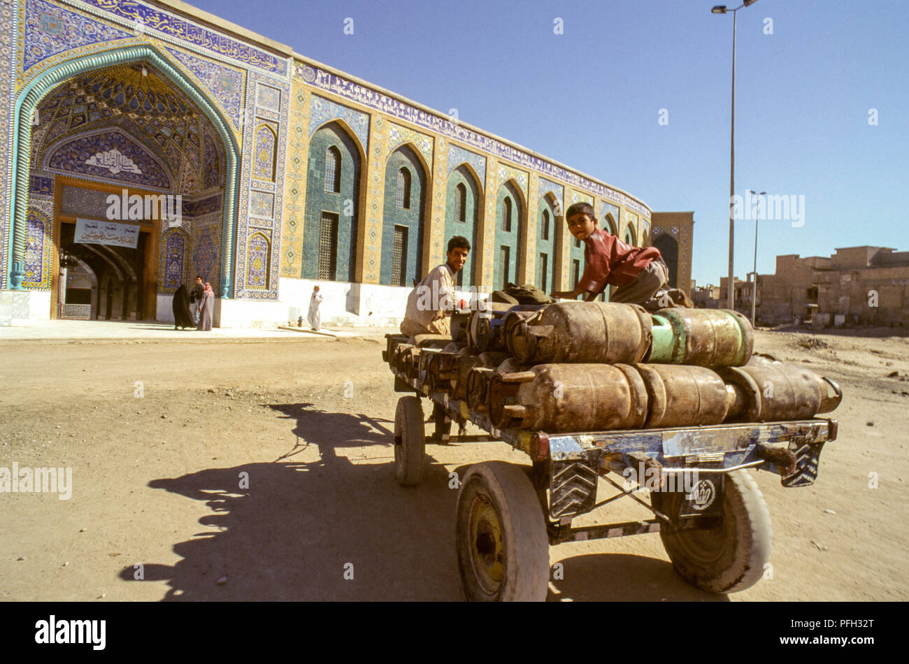 The entrance to the Shi'a Islamic Shrine in Karbala Stock Photo - Alamy
