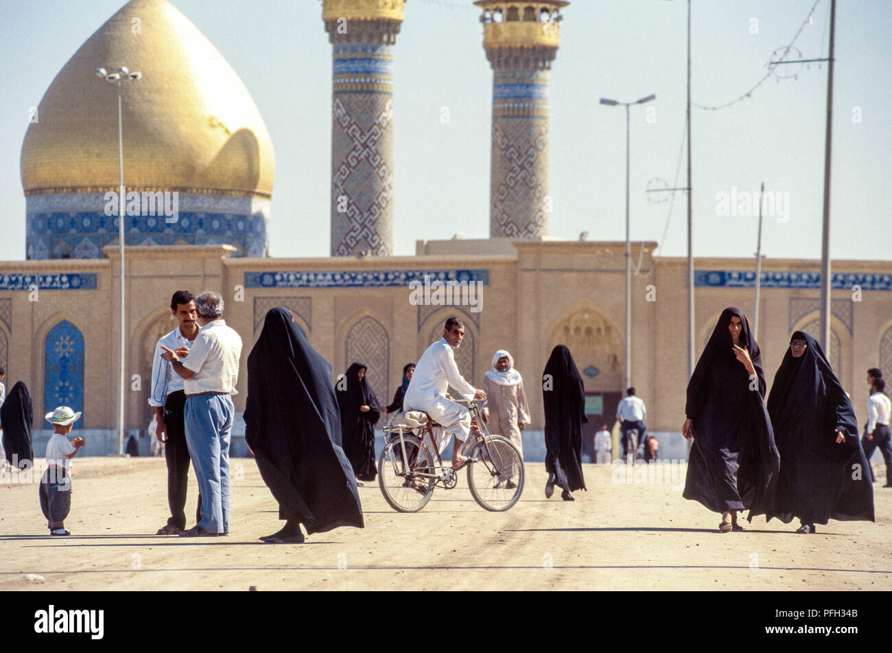 The entrance to the Shi'a Islamic Shrine in Karbala Stock Photo - Alamy