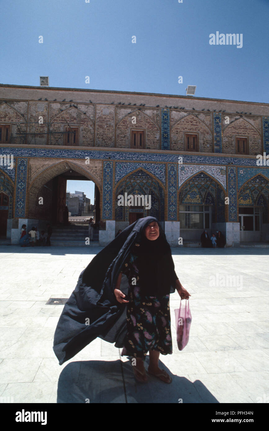 The entrance to the Shi'a Islamic Shrine in Karbala Stock Photo - Alamy