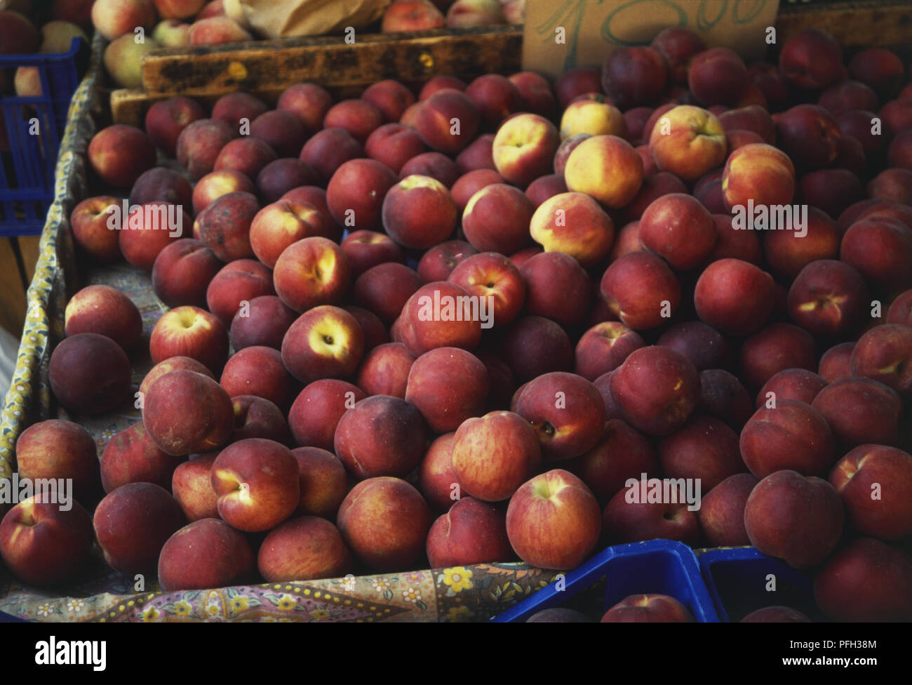 Nectarines image hi-res stock photography and images - Alamy