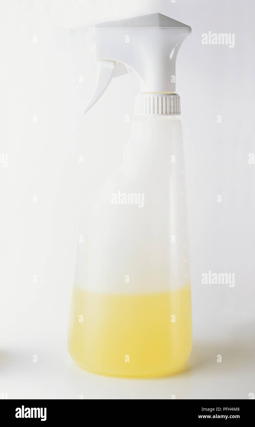 Spray oil bottle cooking hi-res stock photography and images - Alamy