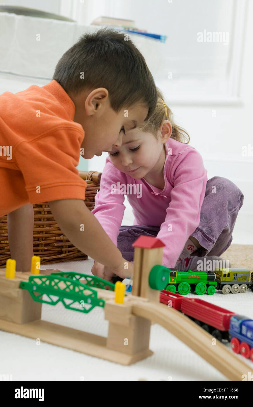 Boys playing with train set hi-res stock photography and images - Alamy