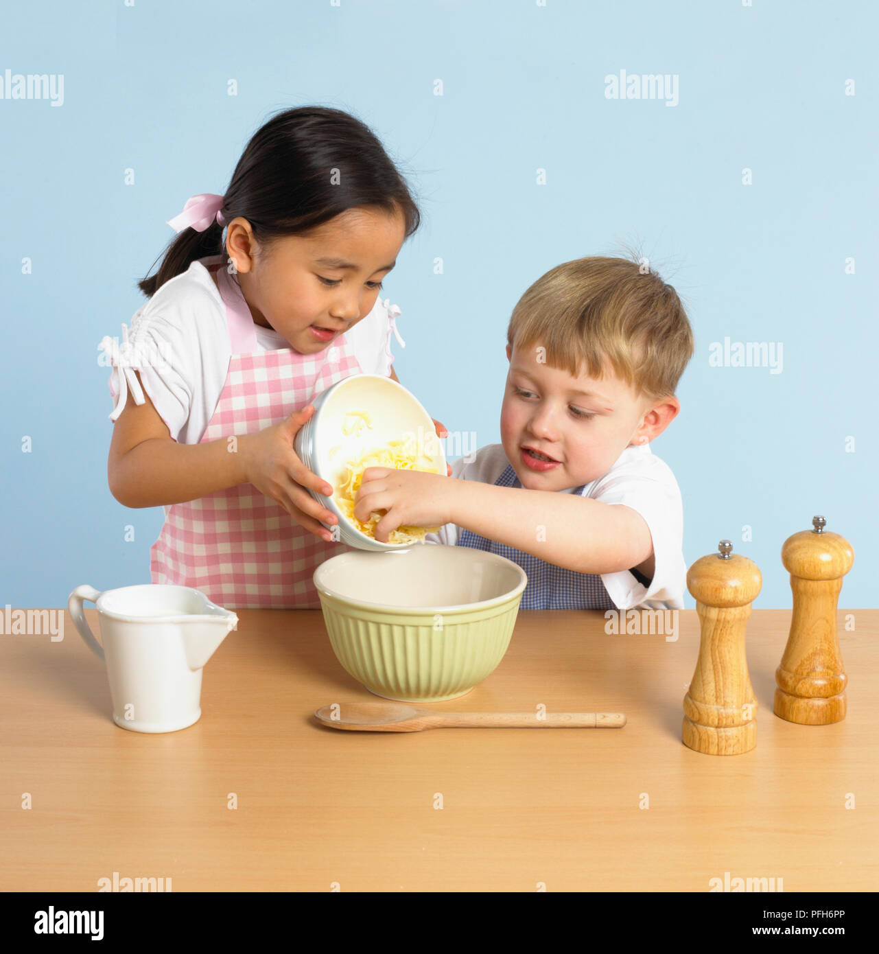 Tipping bowl hi-res stock photography and images - Alamy