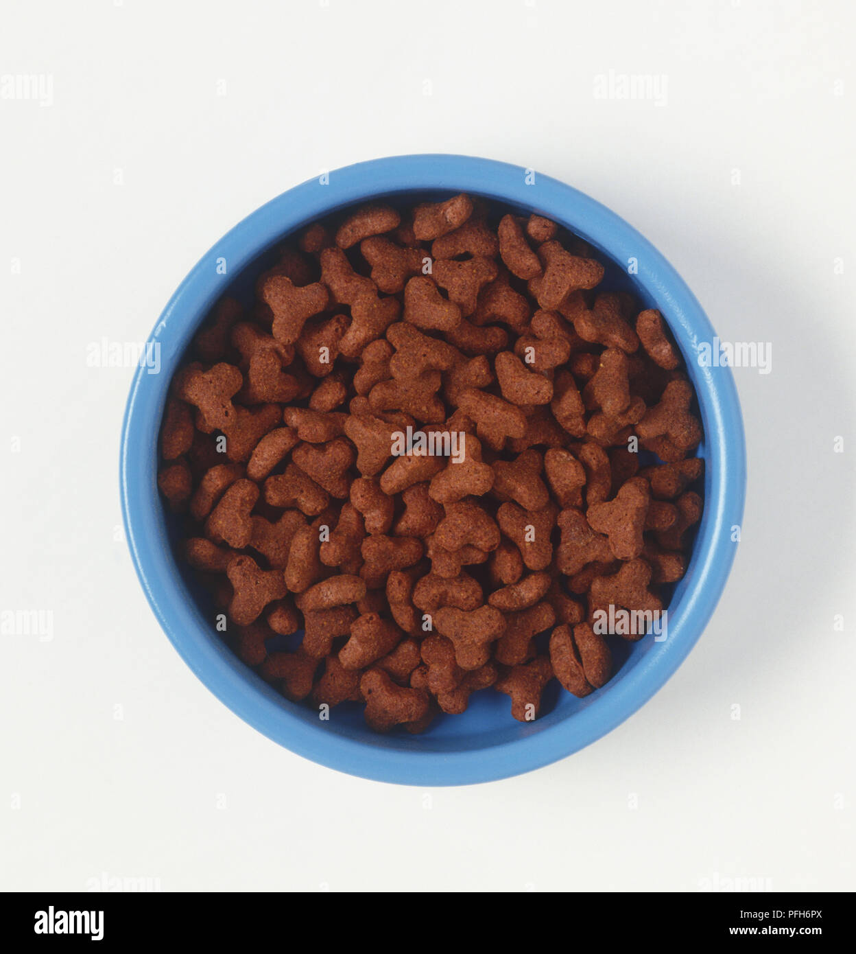 Bowl of Cat biscuits, view from above Stock Photo - Alamy