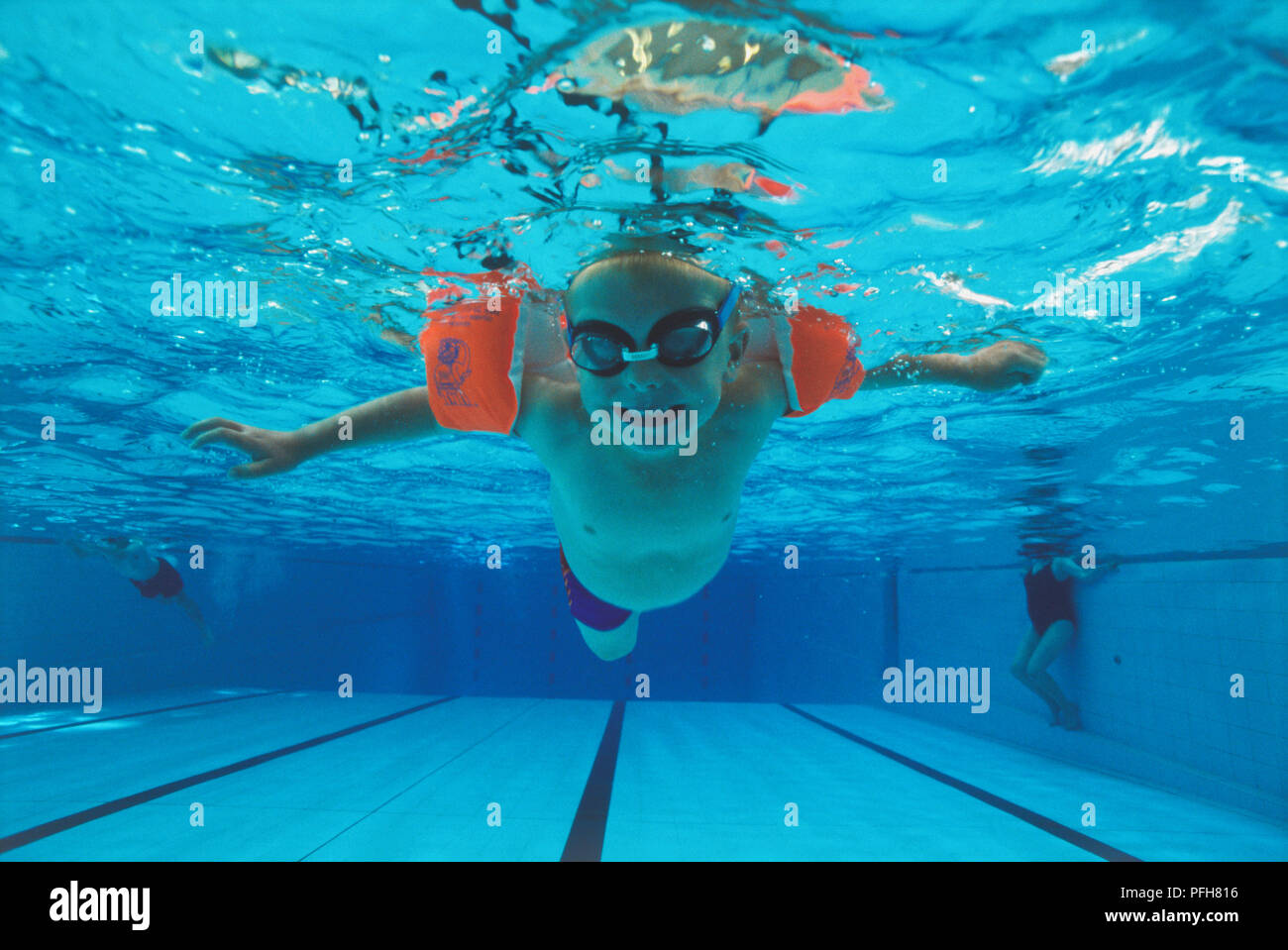 Wings forward facing hi-res stock photography and images - Alamy