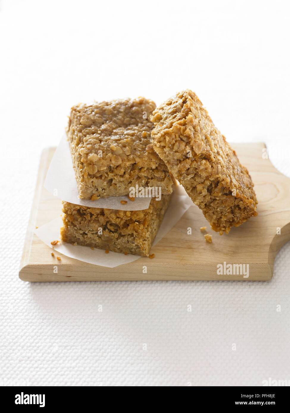 Three flapjacks on wooden board, close-up Stock Photo - Alamy