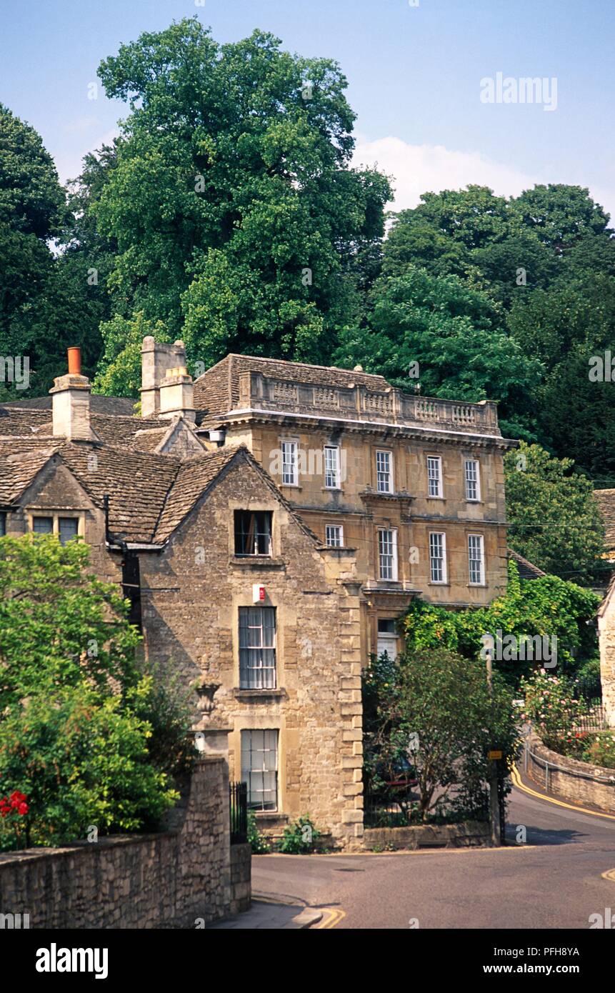 Typical england house hi-res stock photography and images - Alamy