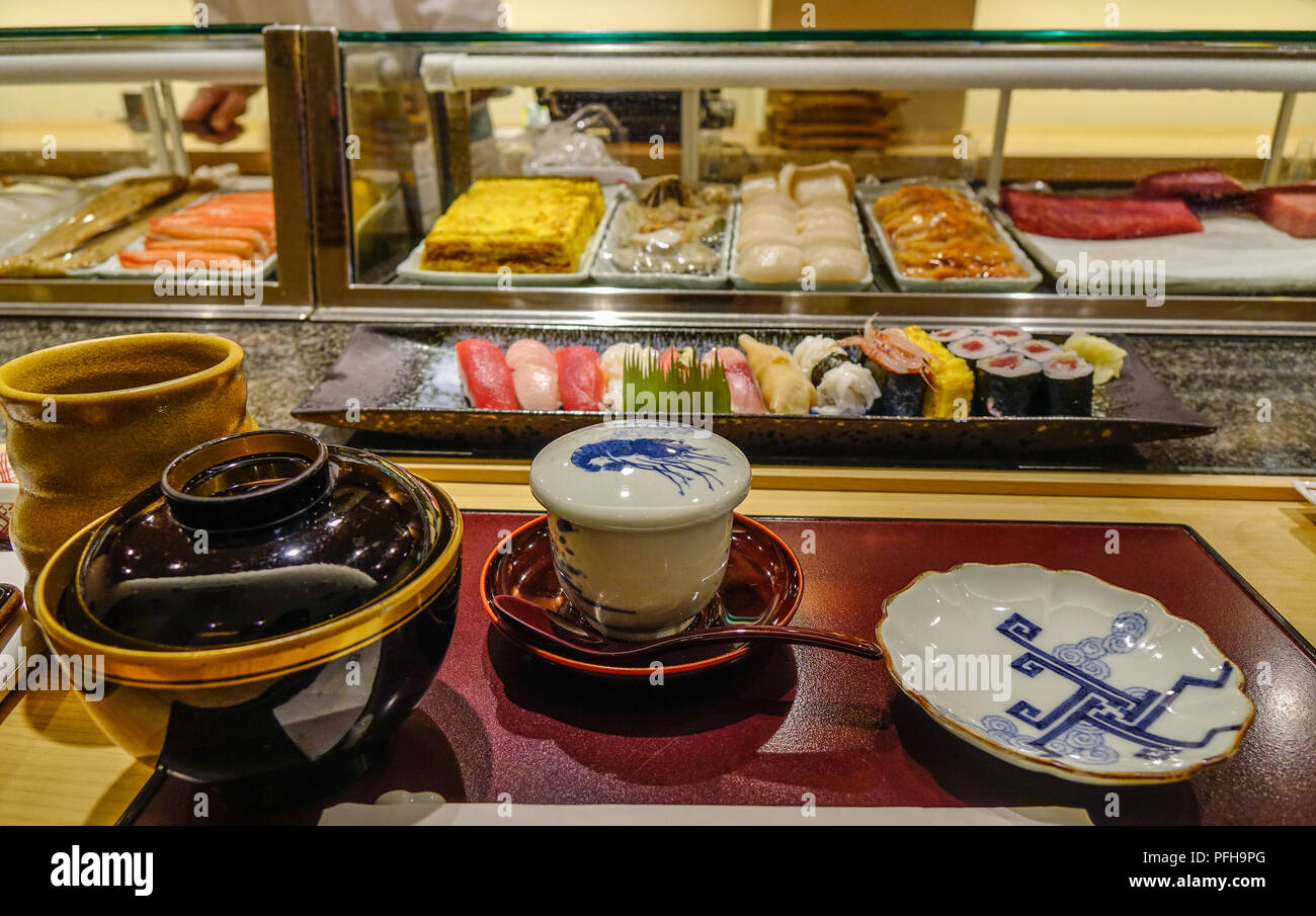 Conveyor Belt Sushi Stock Photos & Conveyor Belt Sushi Stock Images - Alamy