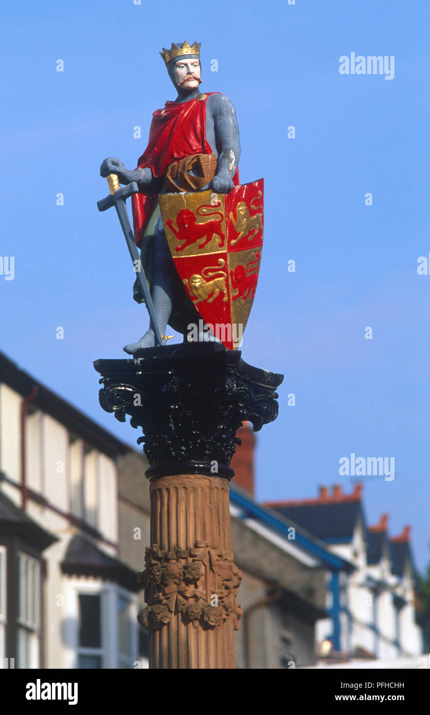 Great Britain, Wales, Conwy, statue of Llywelyn the Great Stock Photo ...