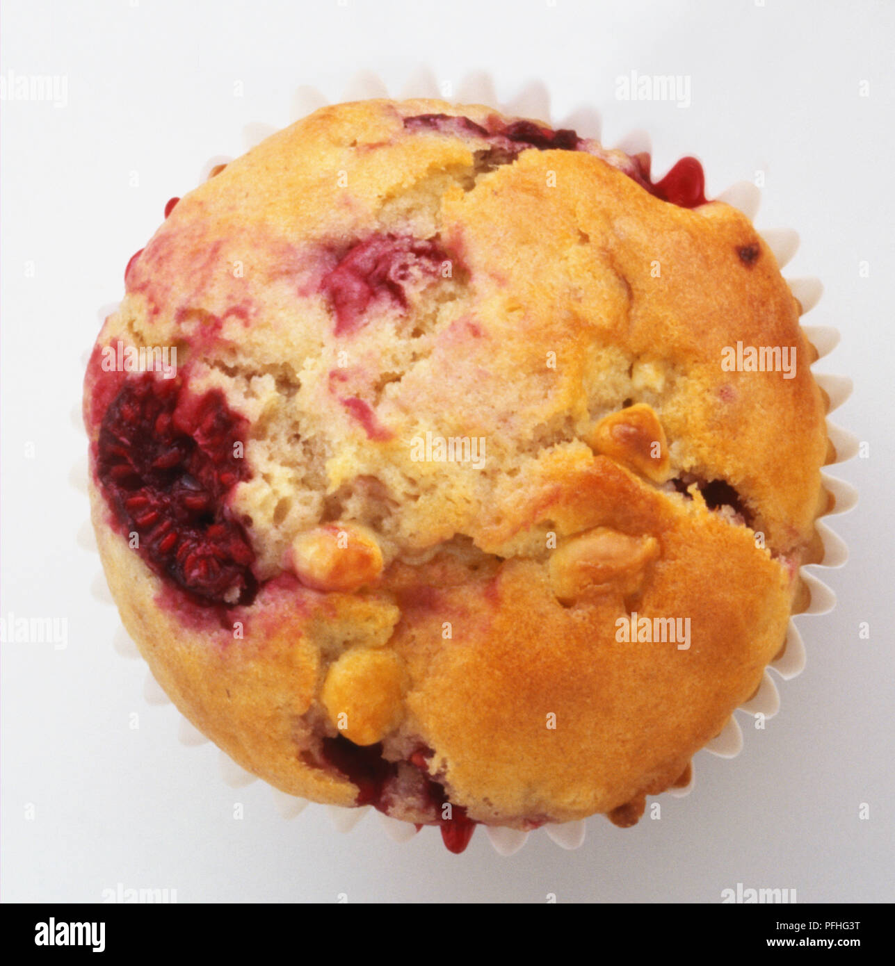 Above view of a raspberry muffin in a cake case Stock Photo - Alamy