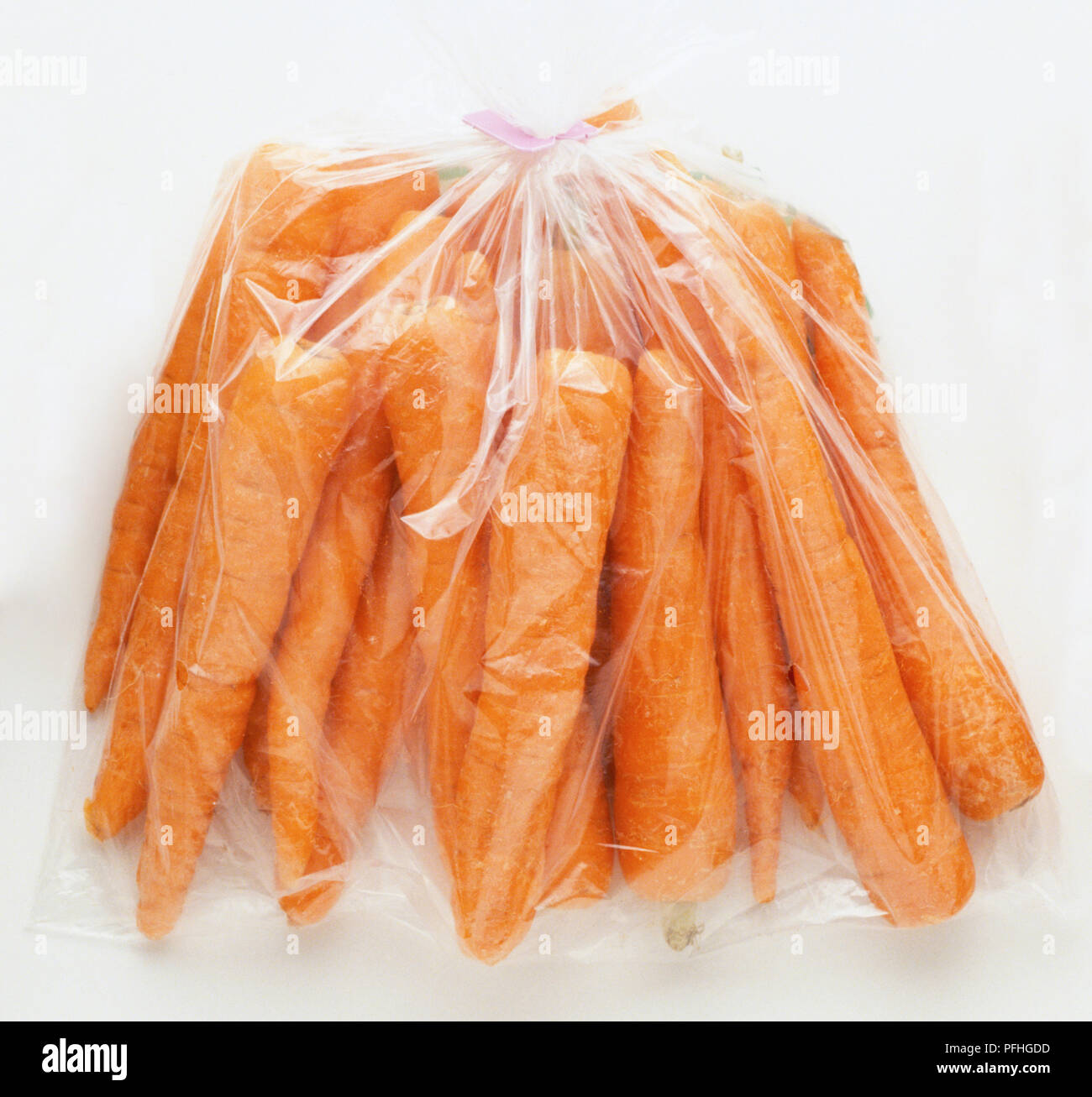 Pre packed carrots Stock Photo - Alamy