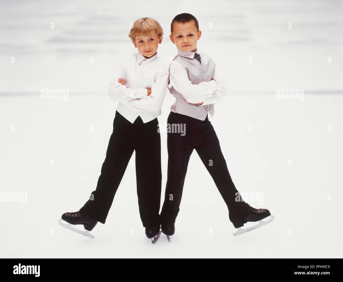 Ice skaters two people hi-res stock photography and images - Alamy