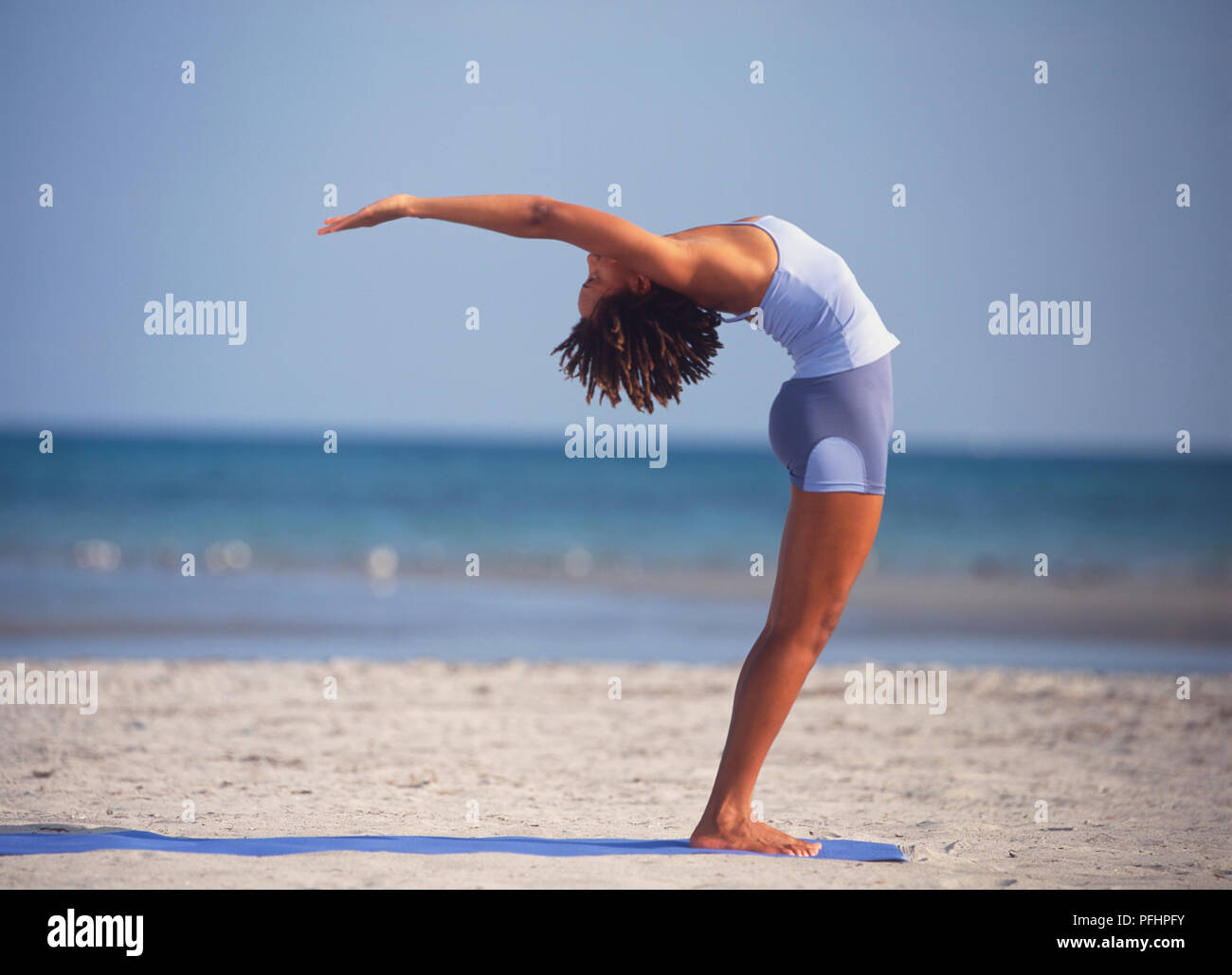 Facing Backwards High Resolution Stock Photography and Images - Alamy