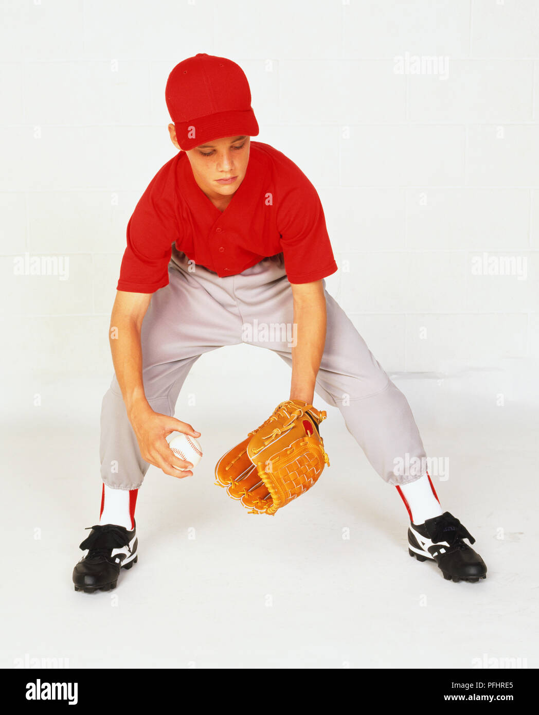 Fielding Throwing High Resolution Stock Photography and Images - Alamy