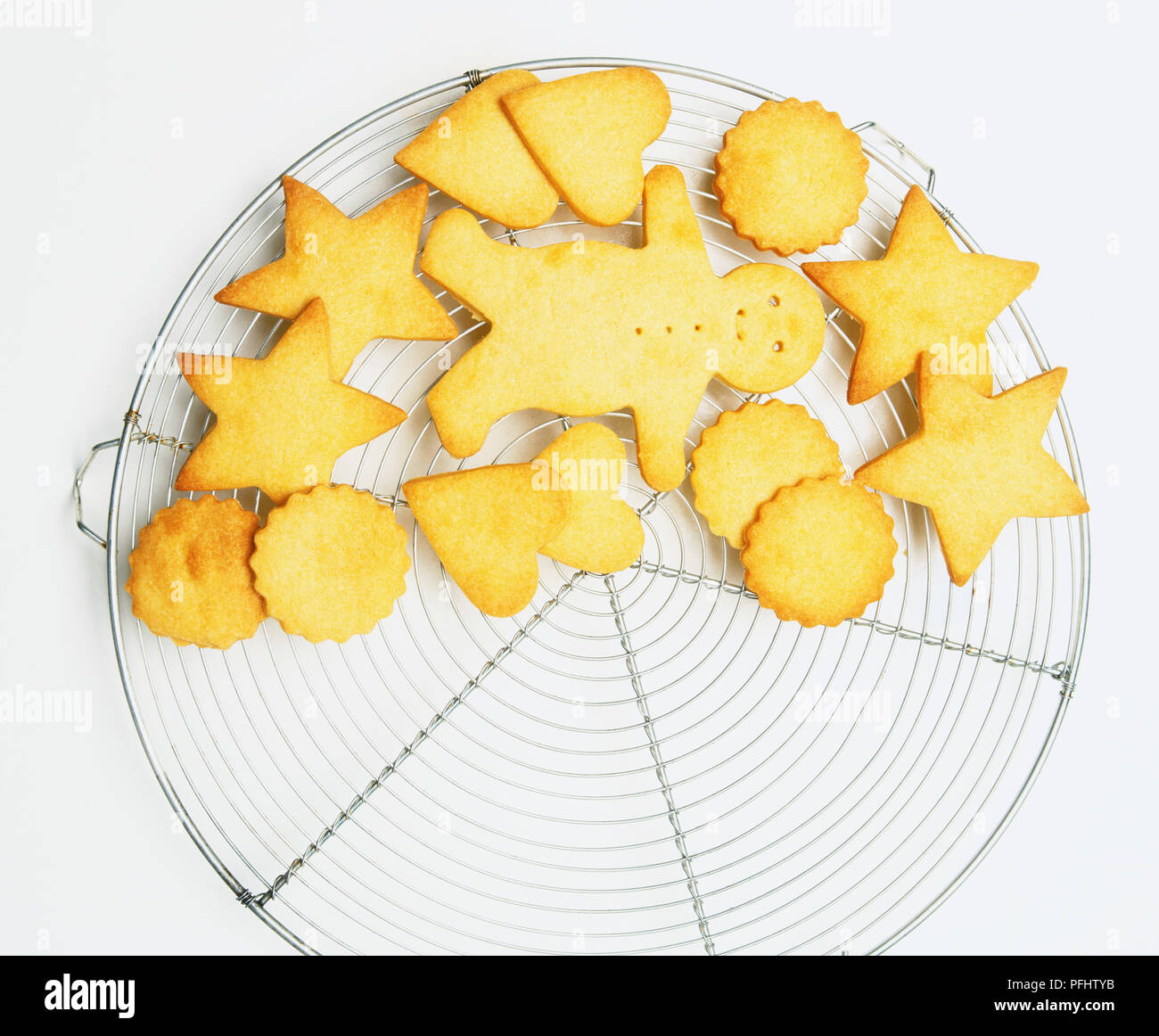 Biscuits on a cooling rack Stock Photo - Alamy