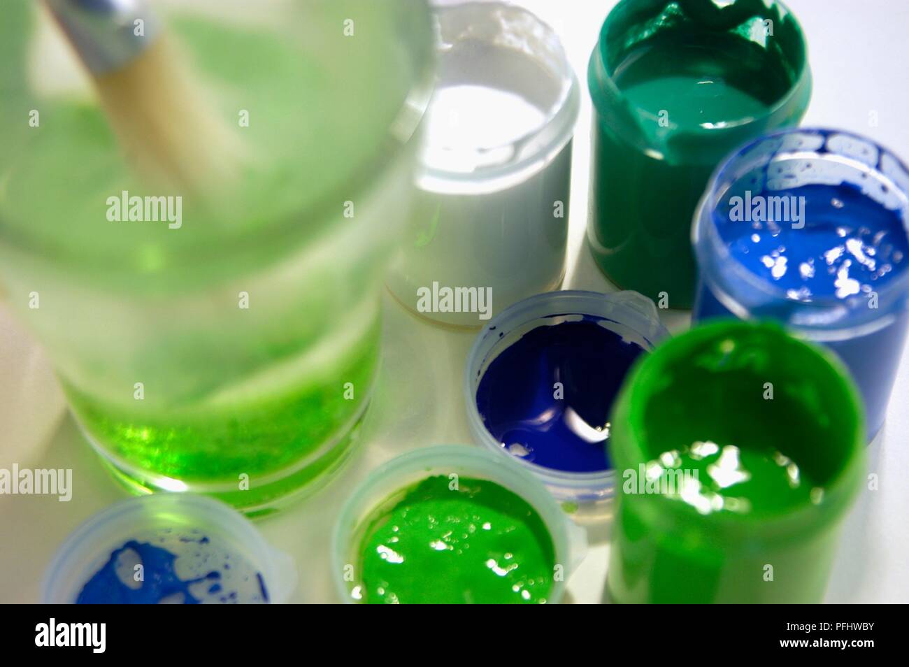 Plastic paint pots hi-res stock photography and images - Alamy