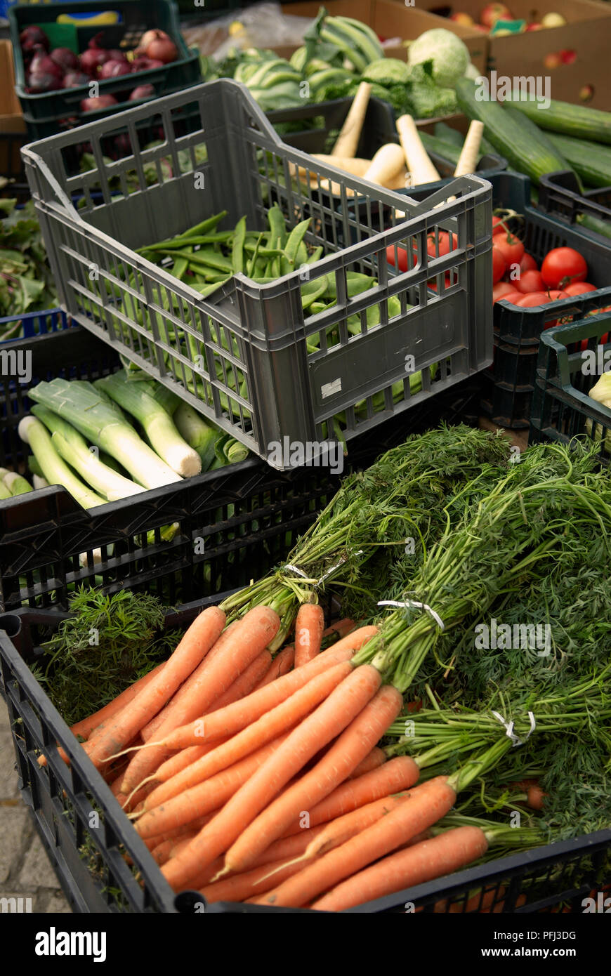 Crates of vegetables Stock Photo - Alamy