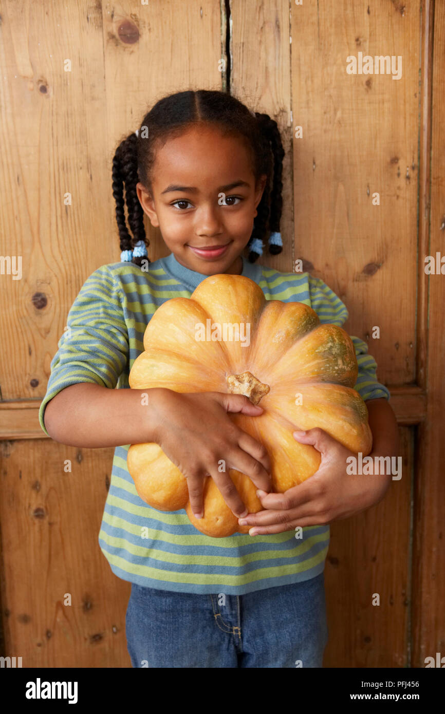 Girl in front of blue wall hi-res stock photography and images - Alamy