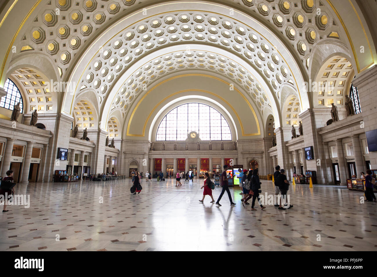 Dc union station ceiling hi-res stock photography and images - Alamy