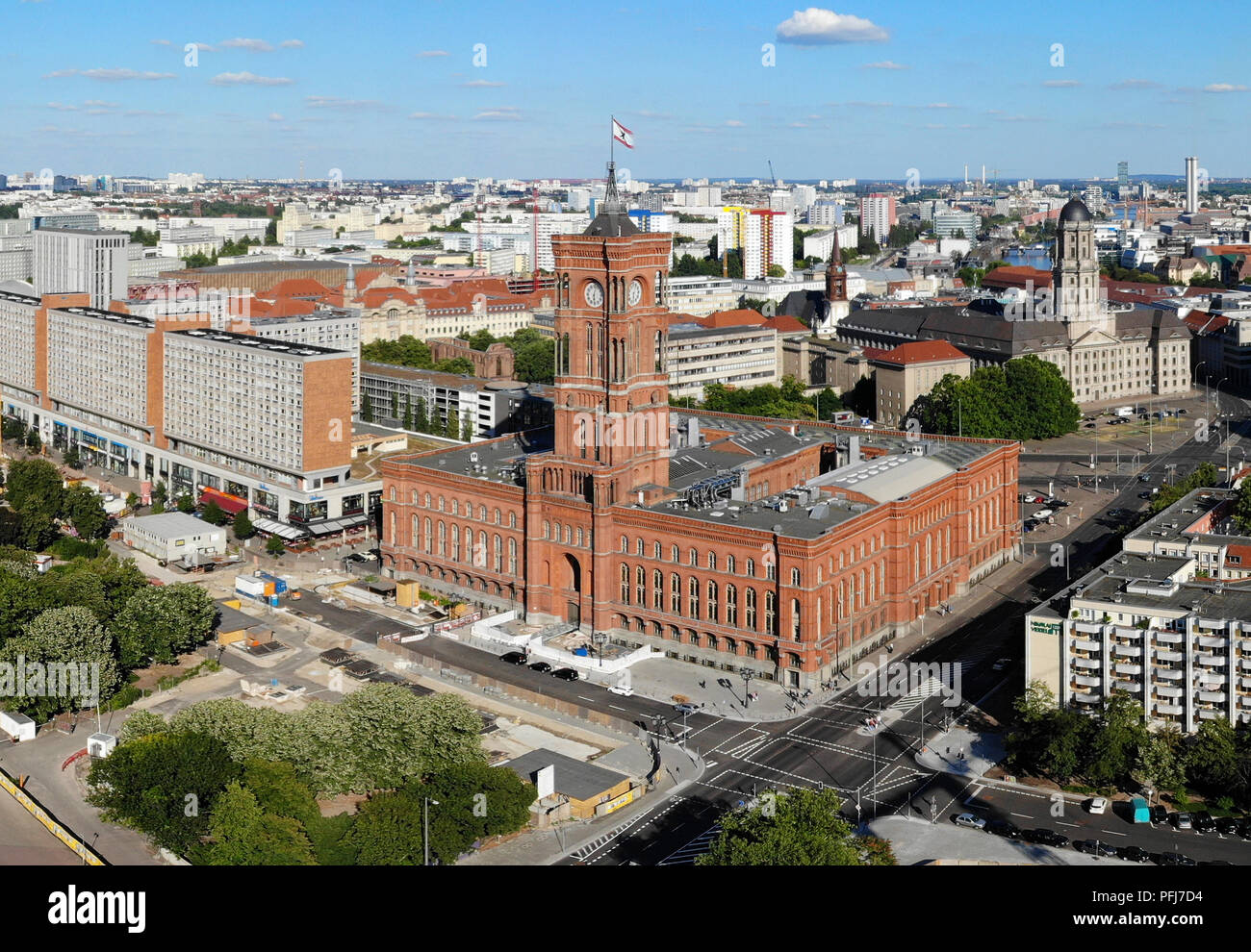 Luftbild: Rotes Rathaus, Berlin-Mitte (nur fuer redaktionelle ...