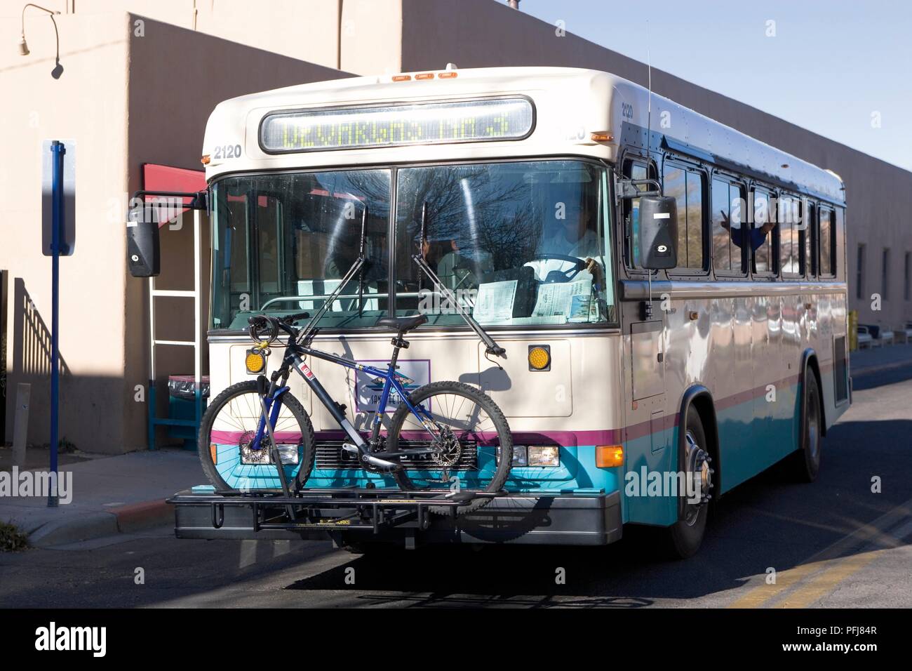 USA, New Mexico, bus with bicycle rack at the front Stock Photo - Alamy
