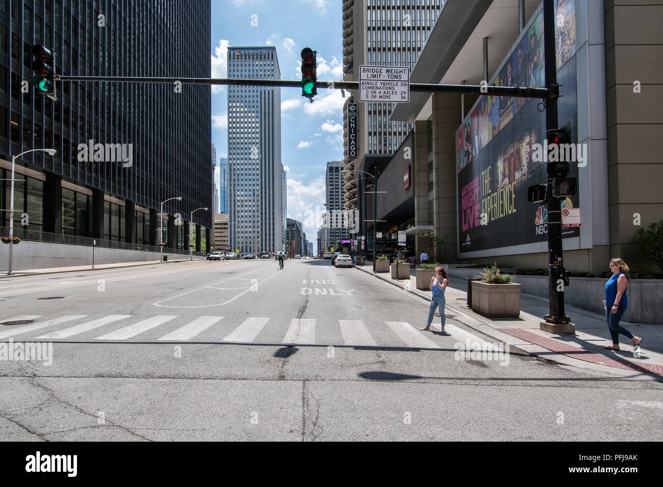 Downtown Chicago, North State Street Stock Photo - Alamy