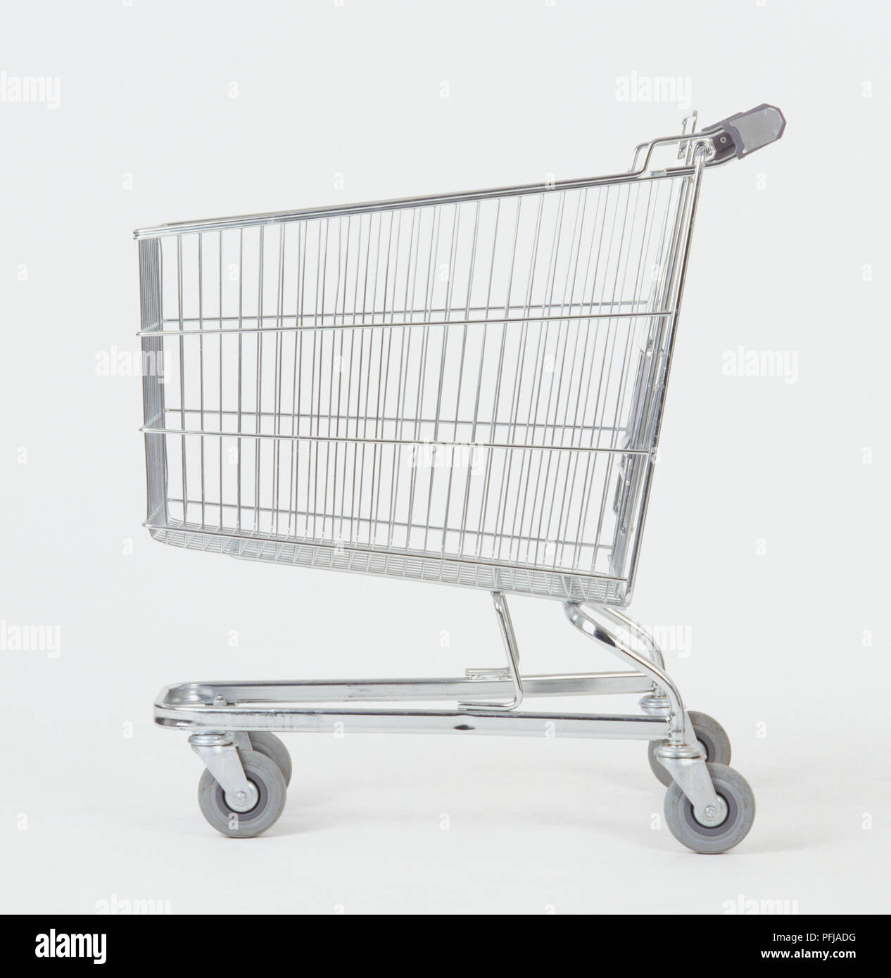 Retail trolley hi-res stock photography and images - Alamy