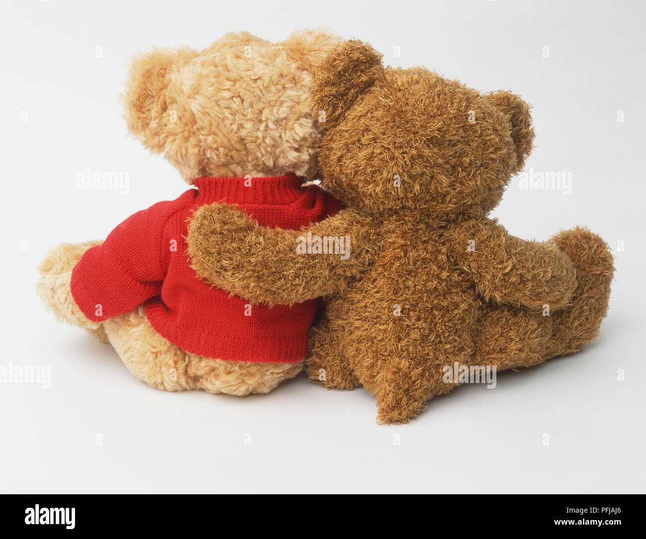 Rear view of two teddy bears, 'embracing' Stock Photo - Alamy