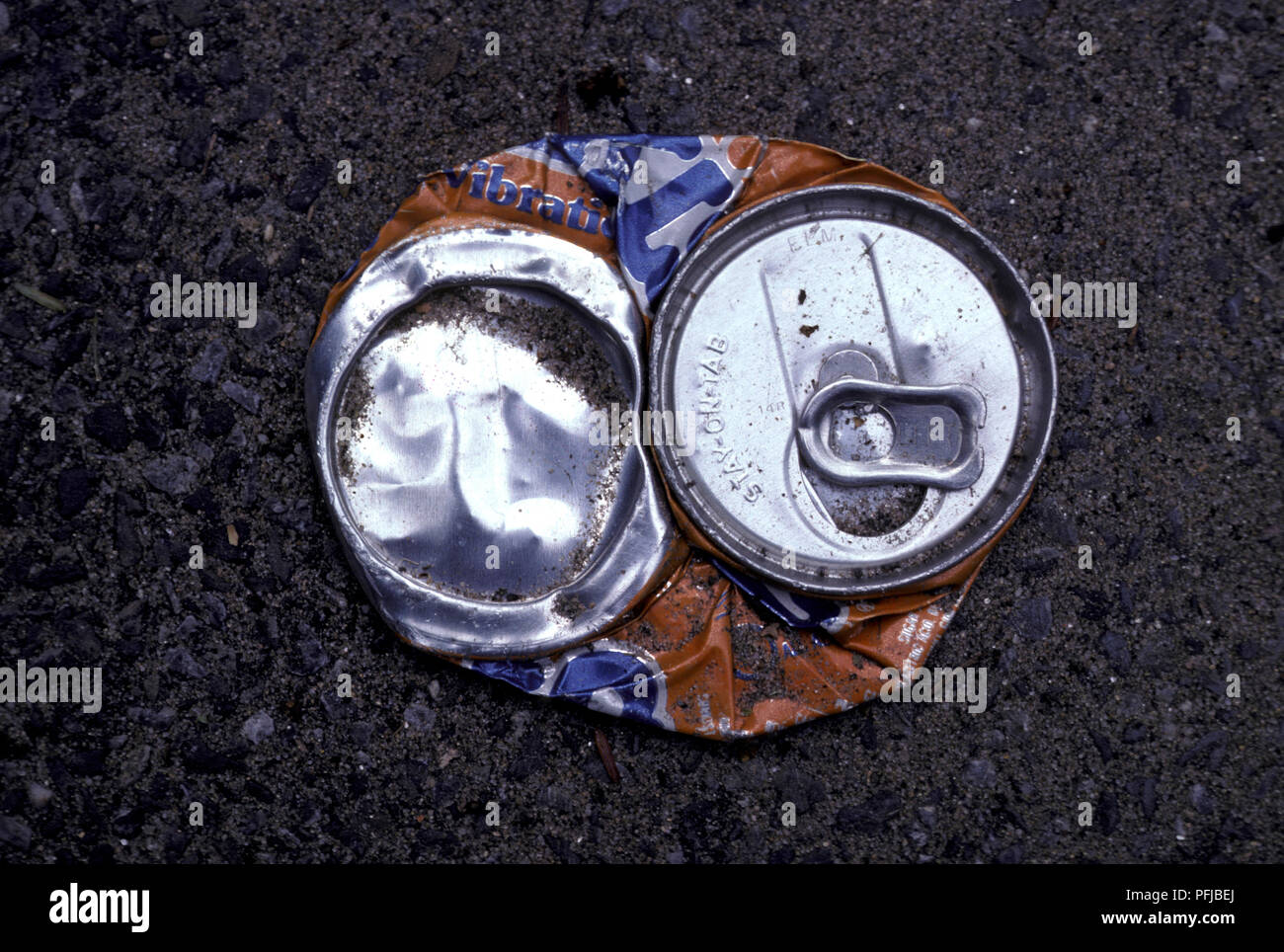 NOT 583069 GRAPHIC CAN Squashed tin can Stock Photo - Alamy