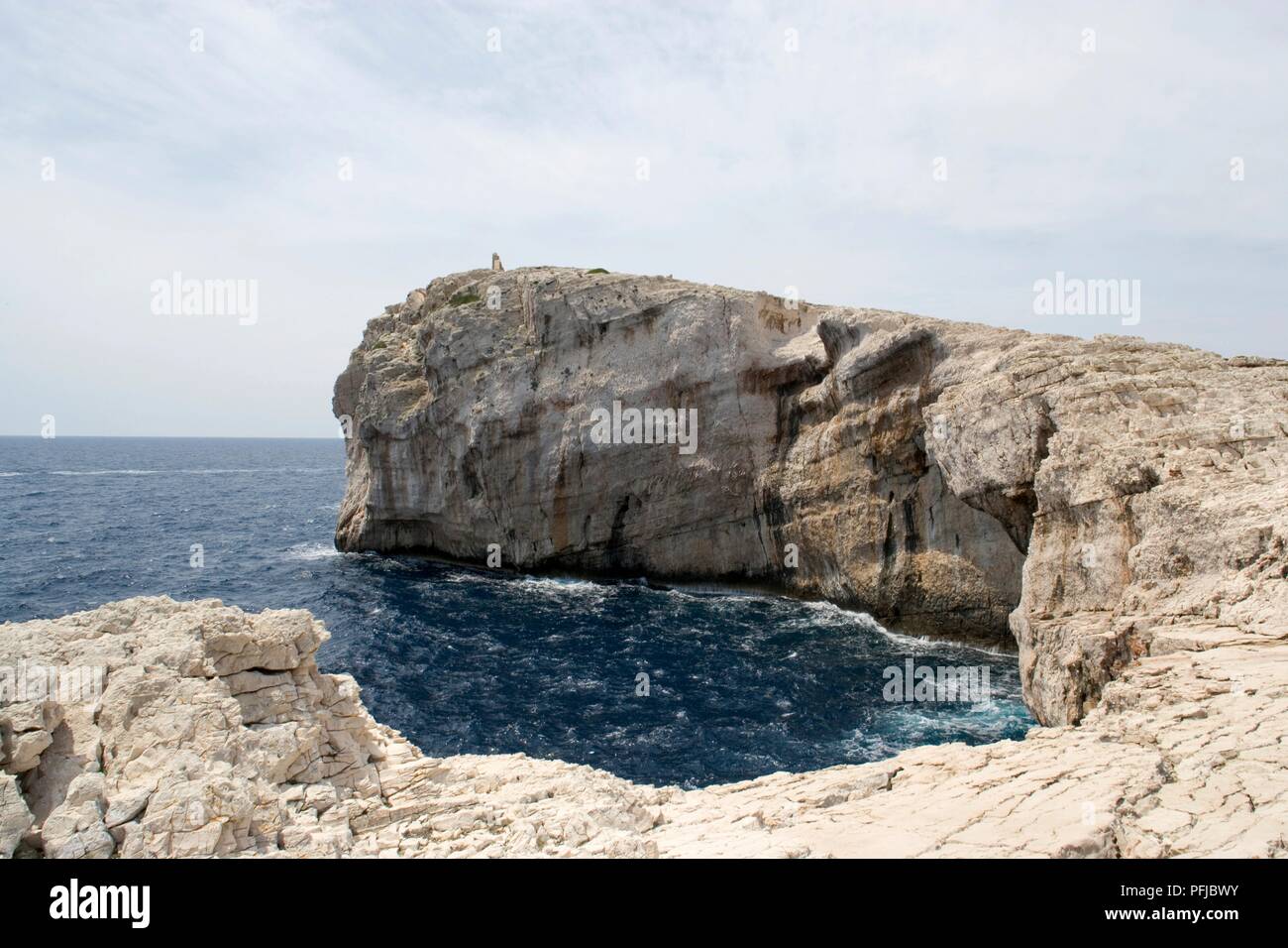 White rock cliffs hi-res stock photography and images - Alamy