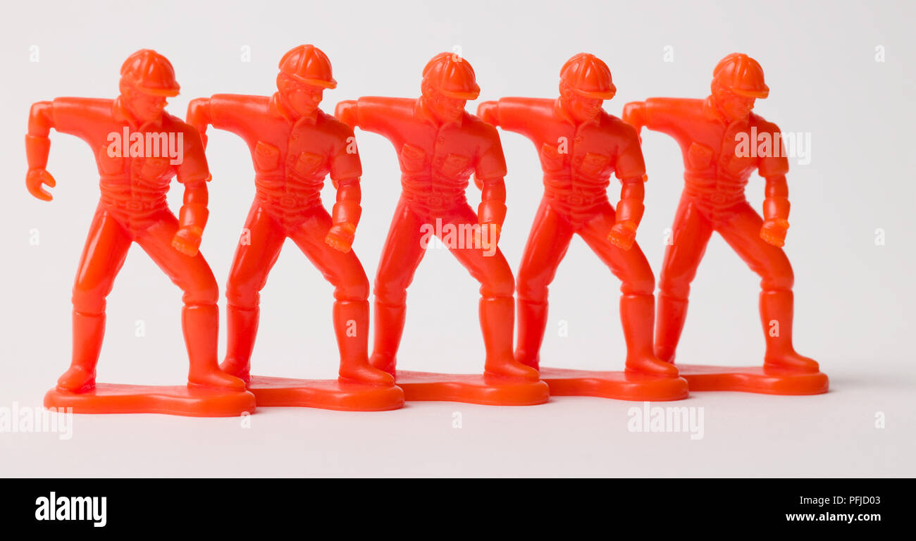 Red plastic toy soldiers in a row Stock Photo - Alamy