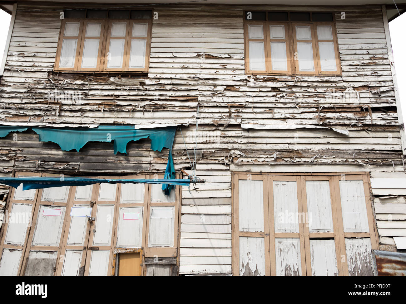 Rotten wooden windows hi-res stock photography and images - Alamy