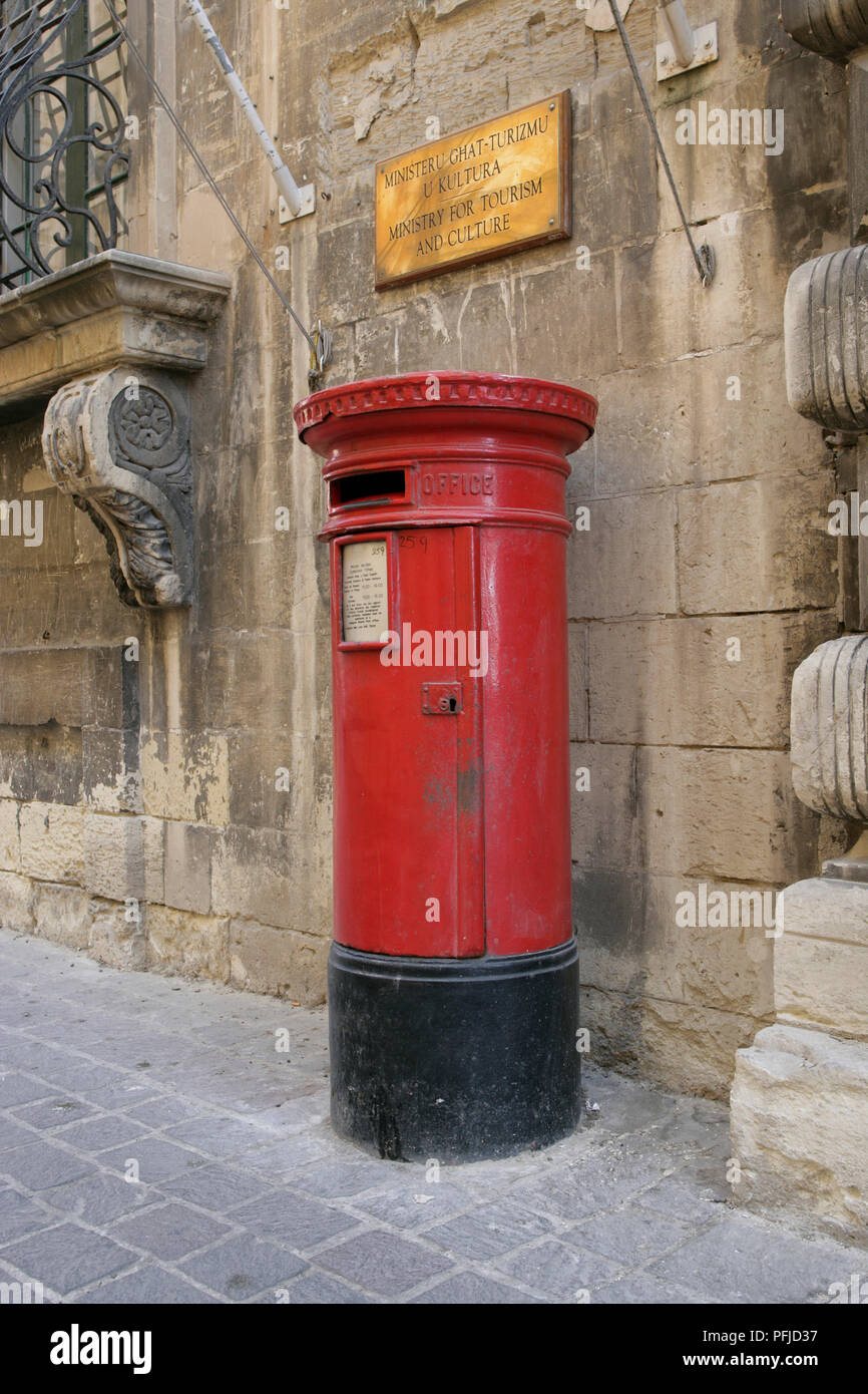 Maltese postbox hi-res stock photography and images - Alamy
