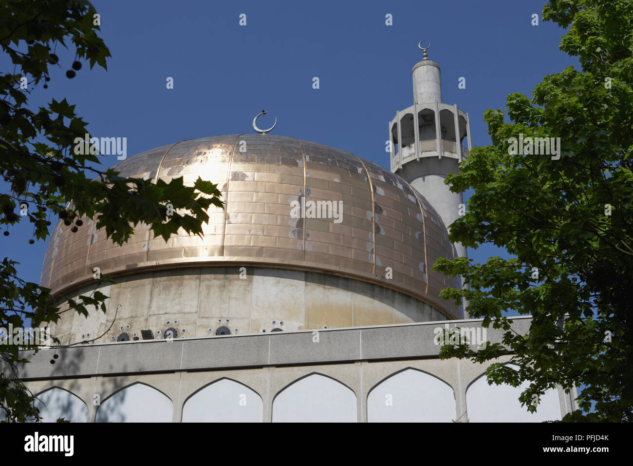 Regents park mosque architecture hi-res stock photography and images ...